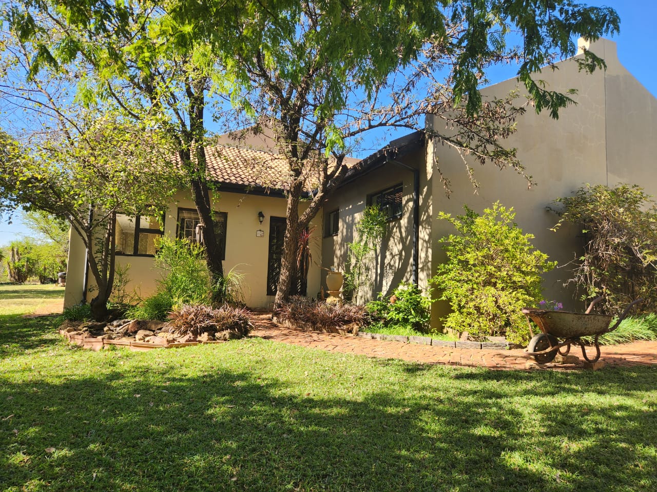 ONE HECTARE SMALLHOLDING FOR SALE IN SECURED ESTATE – HOUSE AND GRANNY ...