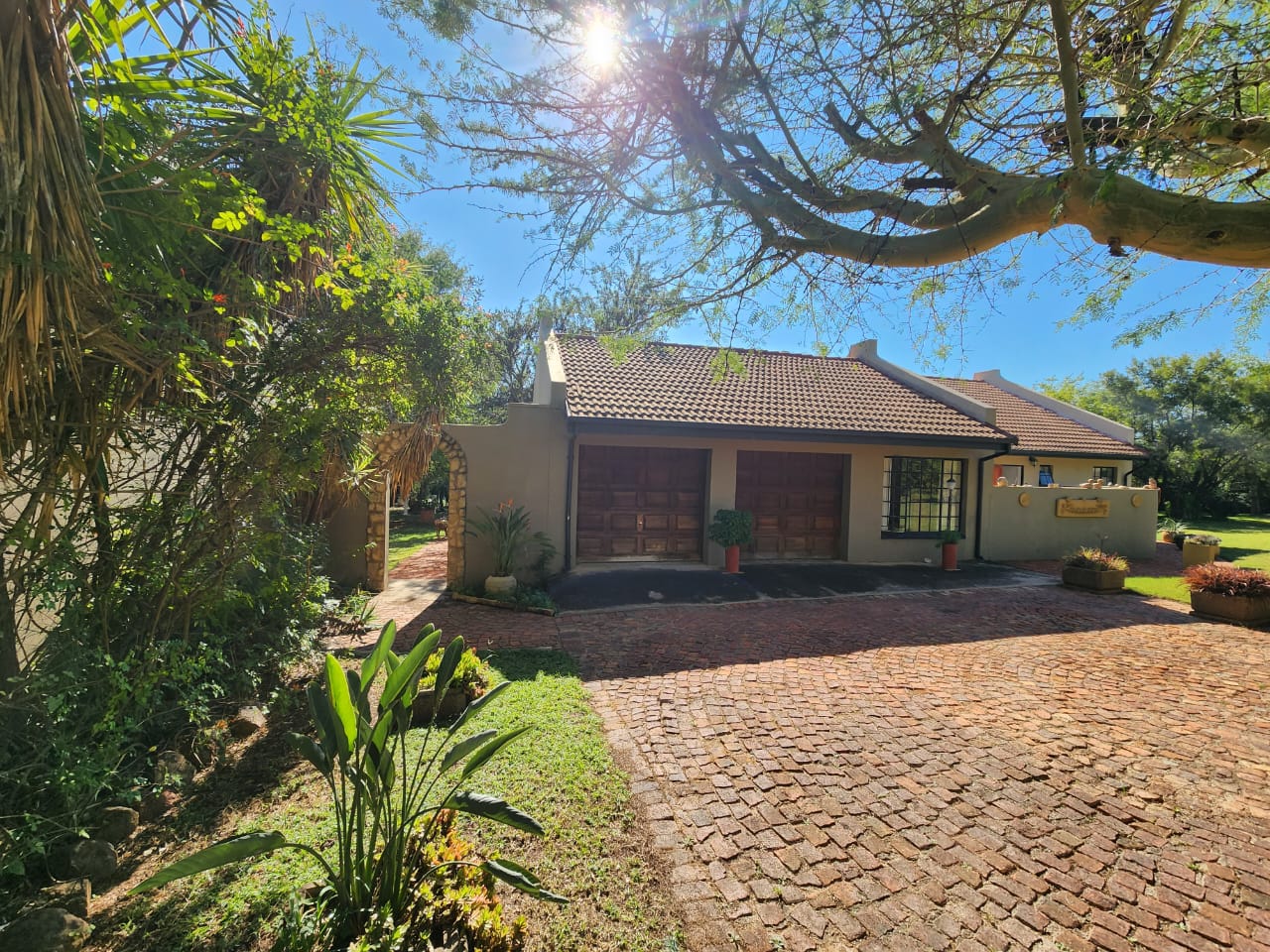 ONE HECTARE SMALLHOLDING FOR SALE IN SECURED ESTATE – HOUSE AND GRANNY ...